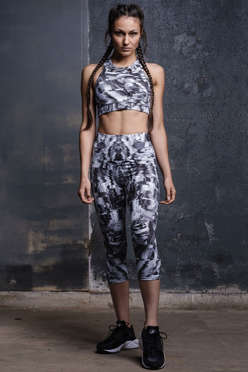Monochrome Workout Capri Leggings for Yoga | Devil Walking